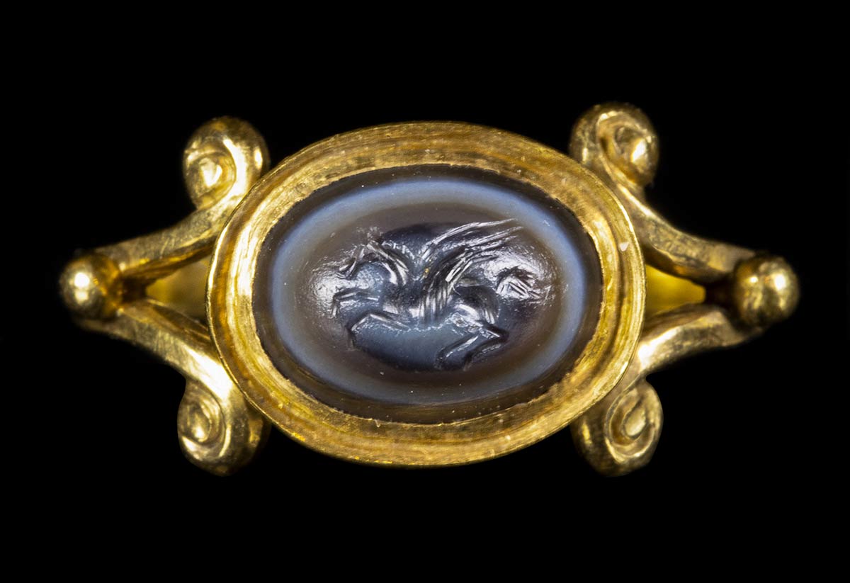 A ROMAN AGATE INTAGLIO SET IN A GEORGIAN GOLD ... - Bertolami Fine Art