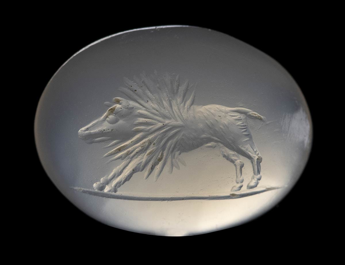A RARE ROMAN CHALCEDONY INTAGLIO. WILD BOAR ... - Bertolami Fine Art
