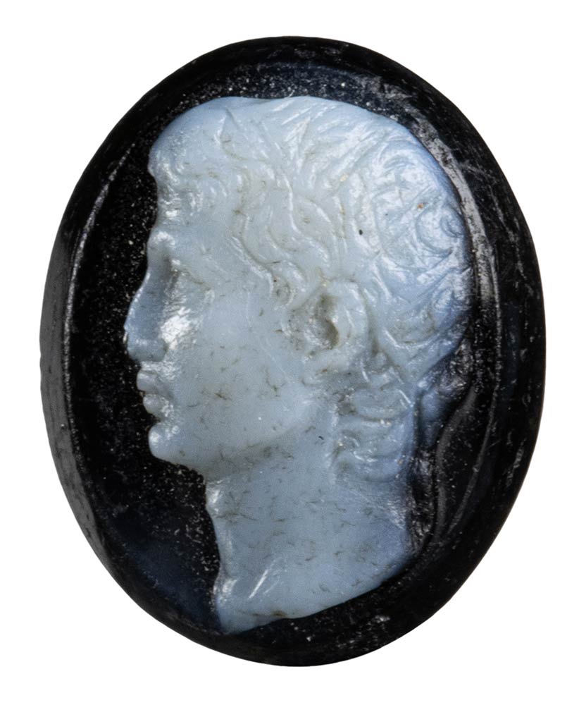 A GRAND TOUR TWO-LAYERS GLASS PASTE CAMEO. ... - Bertolami Fine Art
