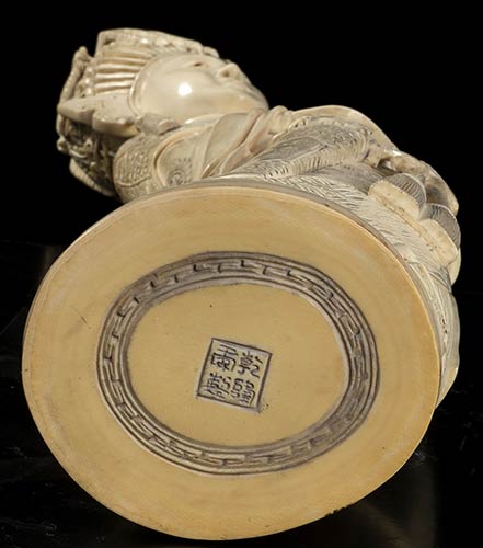 A PAIR OF LARGE IVORY CARVINGS OF STANDING ... - Bertolami Fine Art