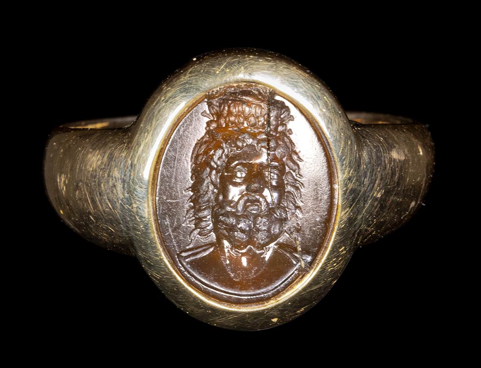 A ROMAN SARD INTAGLIO SET IN A LATER GOLD RING. ... - Bertolami Fine Art