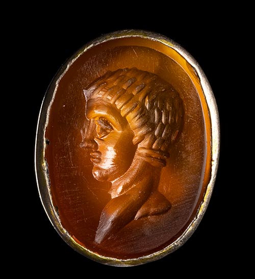 A ROMAN CARNELIAN INTAGLIO SET IN A GOLD FRAME. ... - Bertolami Fine Art