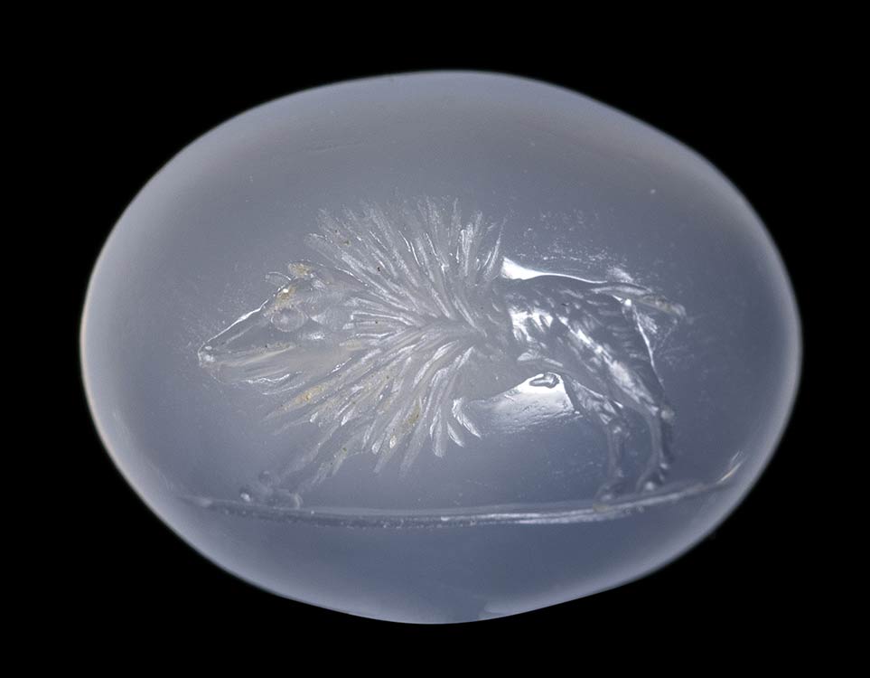 A RARE ROMAN CHALCEDONY INTAGLIO. WILD BOAR ... - Bertolami Fine Art