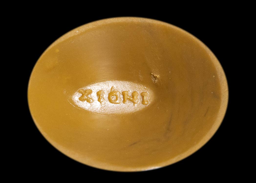 A ROMAN AGATE INTAGLIO SET IN A MODERN GOLD RING. ... - Bertolami Fine Art