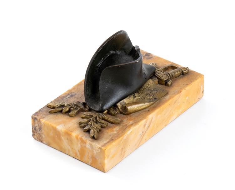 calamaio a forma di trofeo darme e capello di ... - Bertolami Fine Art