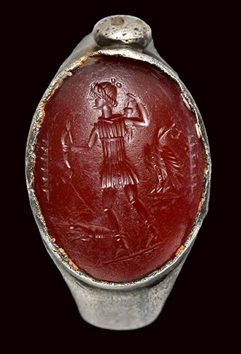 A roman deep red carnelian intaglio mounted in an ... - Bertolami Fine Art